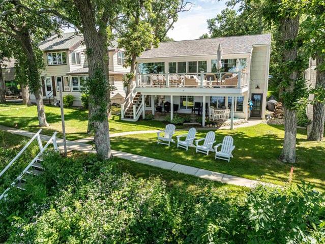 2809 Lake Shore Dr, Okoboji, IA 51355