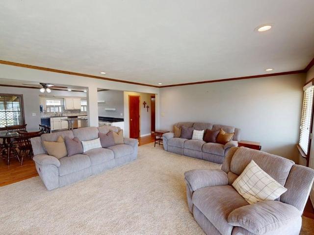 2809 Leslie Drive