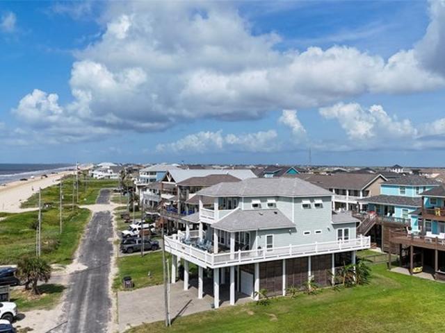 2809 Tradewind Ln, Crystal Beach, TX 77650