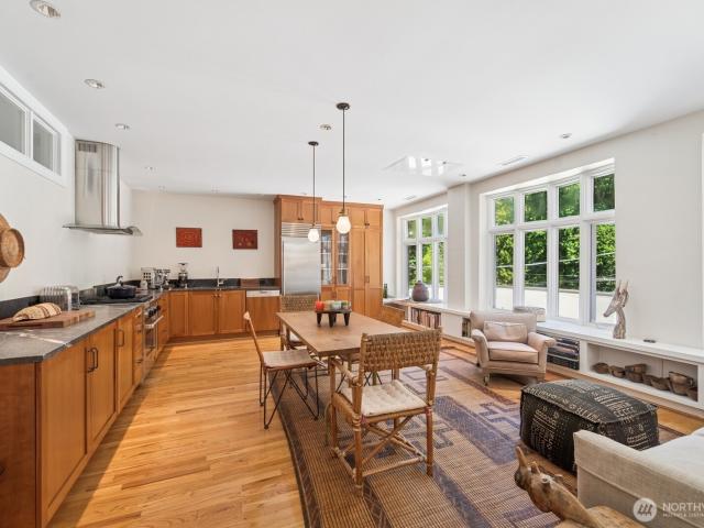 2809 1/2 Mount Rainier Drive S # 4