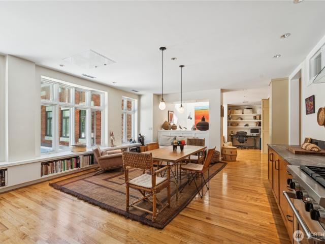 2809 1/2 Mount Rainier Drive S # 4