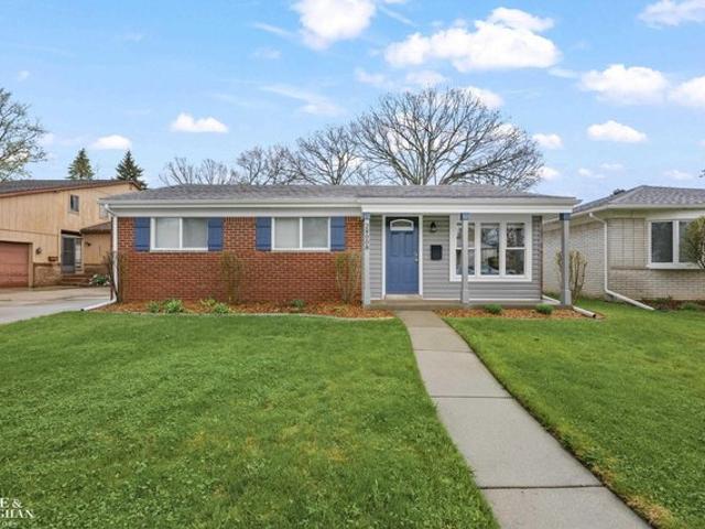 28008 Elba St, Saint Clair Shores, MI 48081