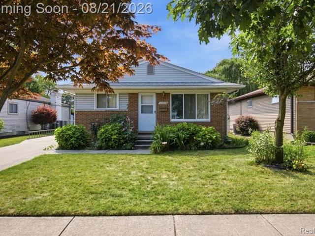 28009 Elba St, Saint Clair Shores, MI 48081