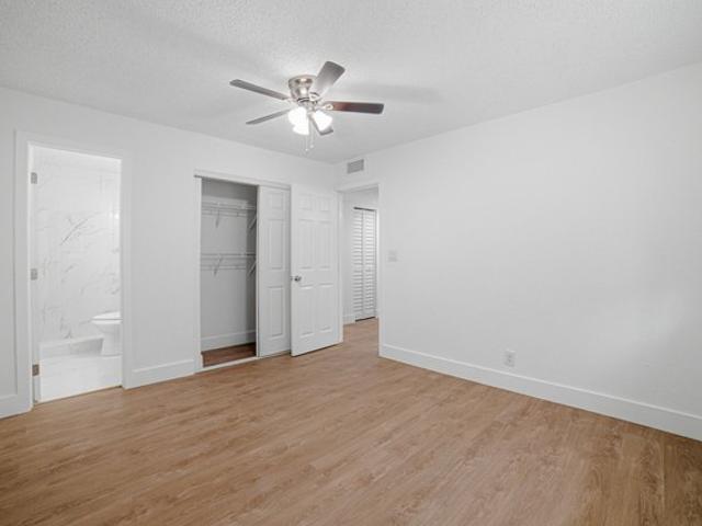 2800 NW 39th Way Apt 204, Lauderdale Lakes, FL 33311