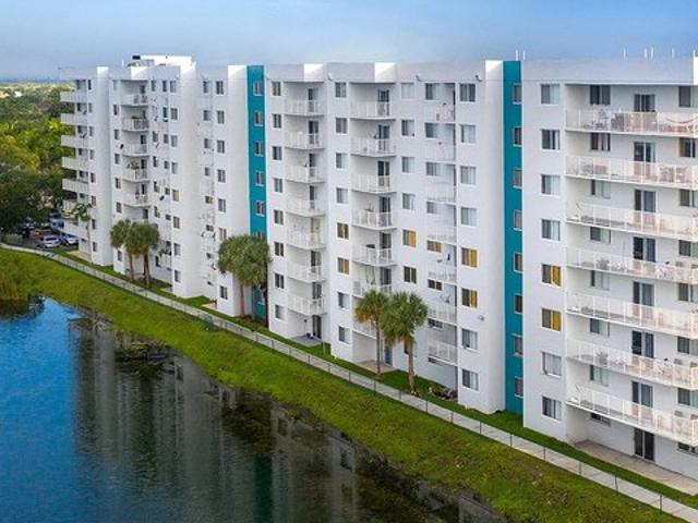 2800 NW 44th St, Oakland Park, FL 33309