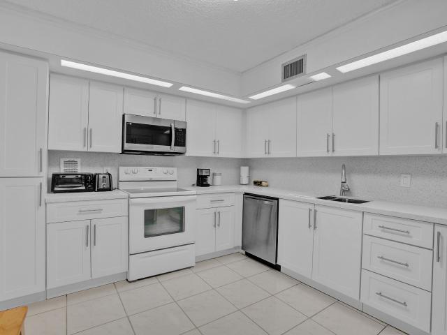 2800 N 46th Ave, Unit A302, Hollywood, FL 33021 | MLS #B26019
