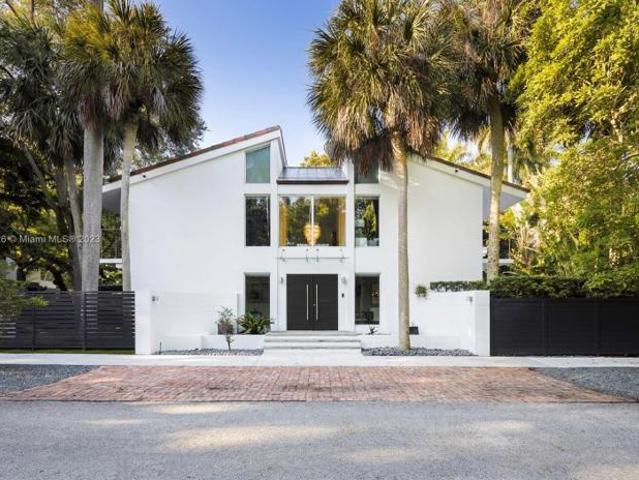 2800 Crystal Ct, Miami, FL 33133