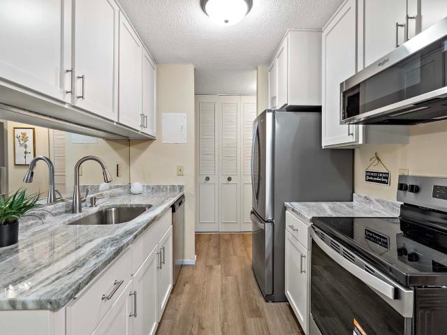 2800 Hamline Ave N, Unit 112, Roseville, MN 55113 | MLS #6821