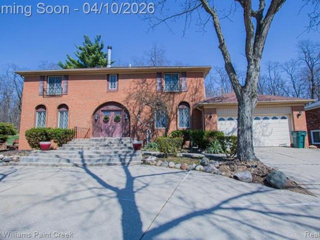 2800 Homewood Dr, Troy, MI 48098