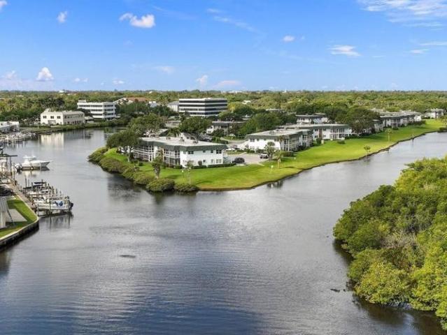 2800 Indian River Blvd #9, Vero Beach, FL 32960