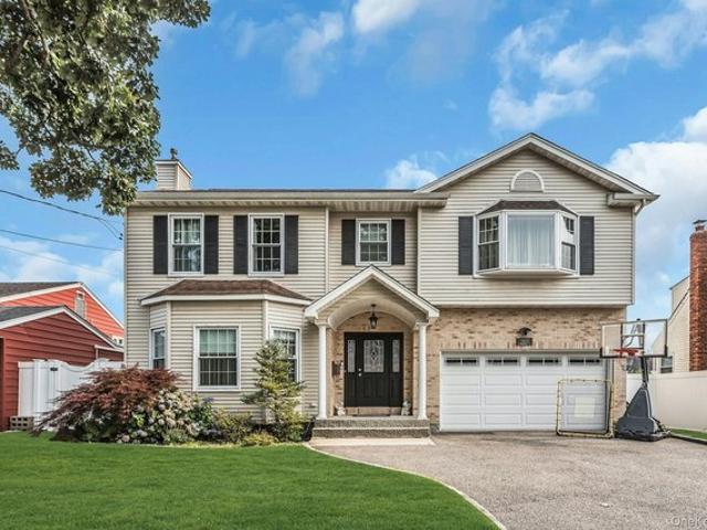 2800 Janet Ave, North Bellmore, NY 11710