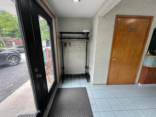 2800 Route 611 1