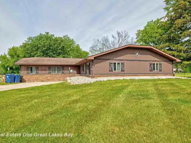 2800 S RIVER RD, SAGINAW, MI 48609 Single Family Residence For.