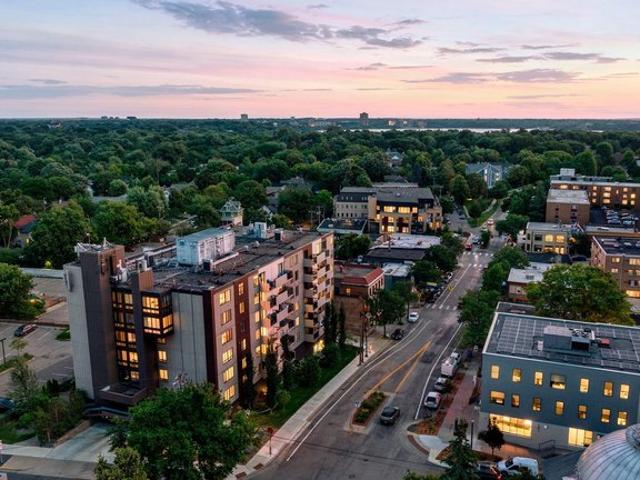 2800 W 44th St Unit 302, Minneapolis, MN 55410