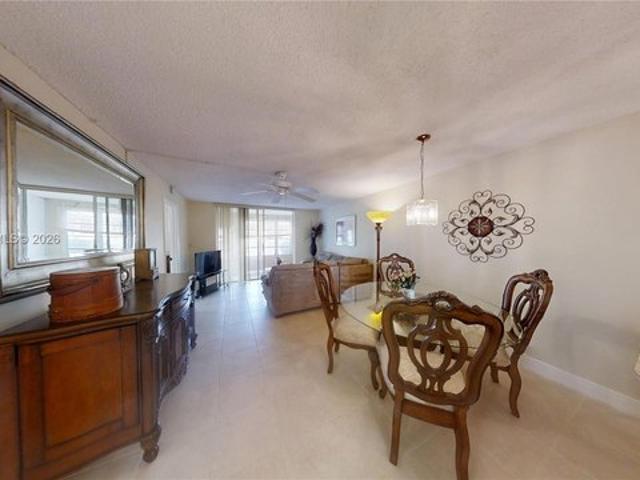 2800 W Sunrise Lakes Dr Apt 101, Sunrise, FL 33322