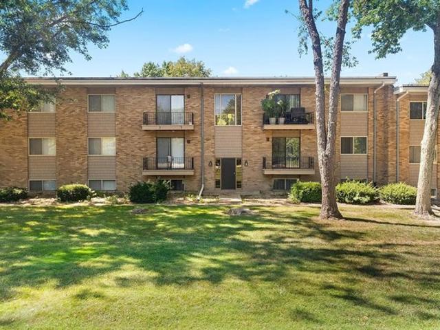 2800 W War Memorial Dr, Peoria, IL 61615