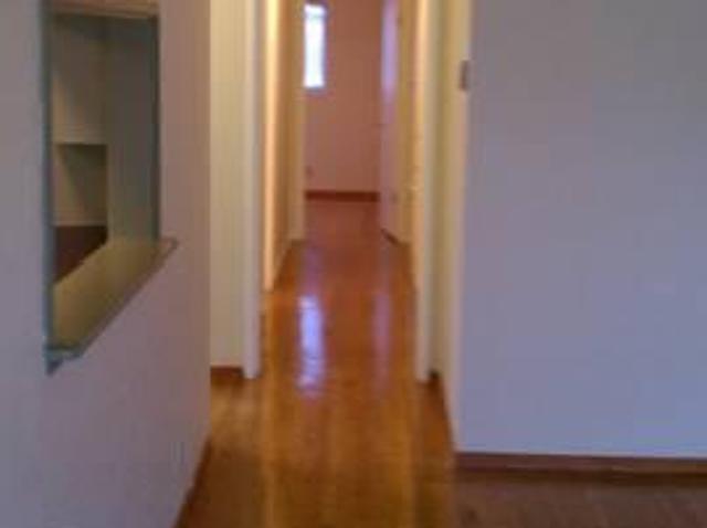 $2800 / 3br 3 bedroom 2 full bath house features hardwood floors