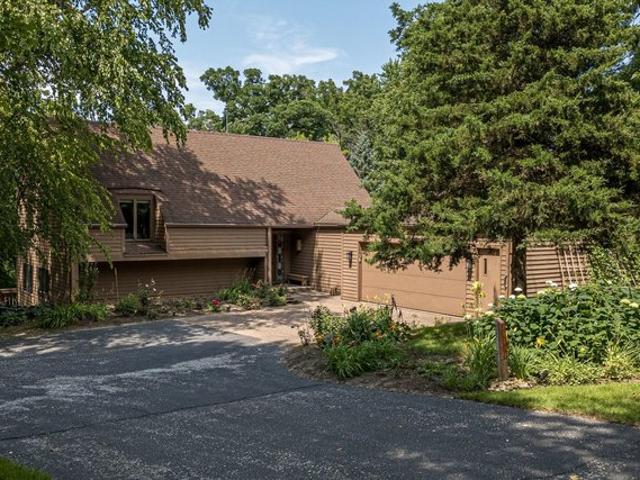 28018 th St, Le Claire, IA 52753