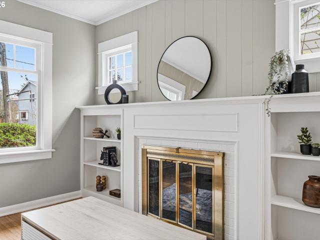 2801 NE 35TH PL