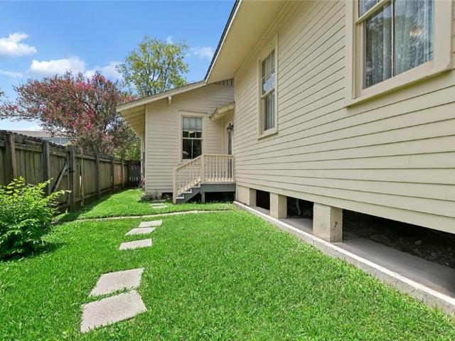 2801 Calhoun Street