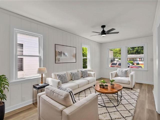 2801 Evergreen PL