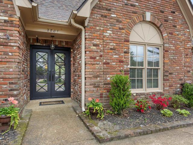 2801 e levee oaks dr