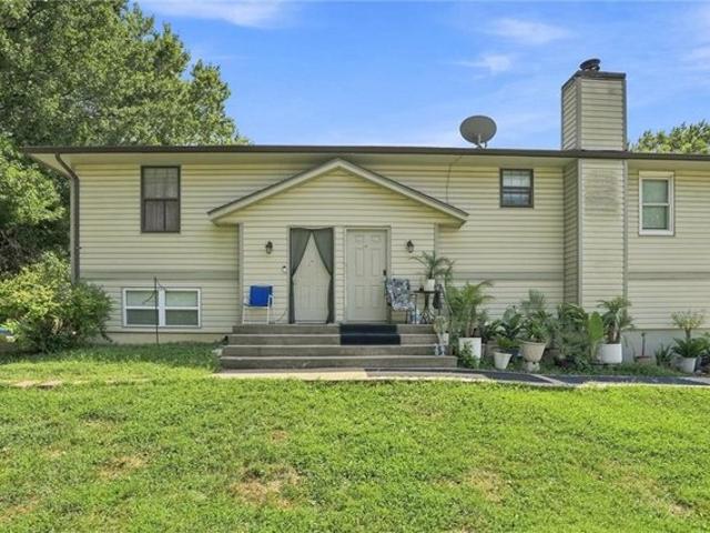 2801 Englewood Ter, Independence, MO 64052