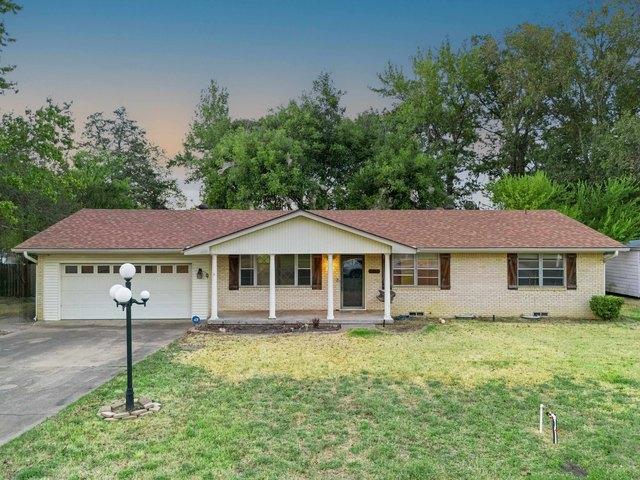 2801 Royal Dr, Kilgore, TX 75662