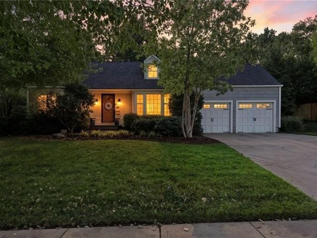 2801 W 71st St, Prairie Village, KS 66208