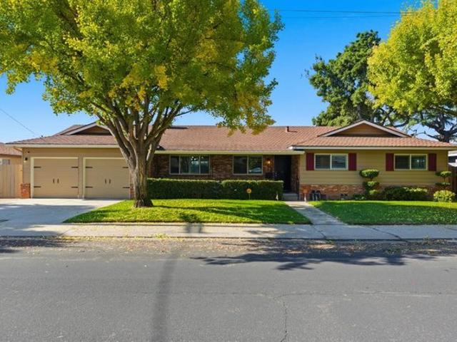 2801 Warwick Ln, Modesto, CA 95350