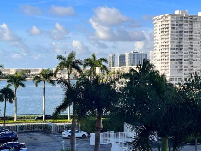 2801 183 St #403W, Aventura, FL 33160