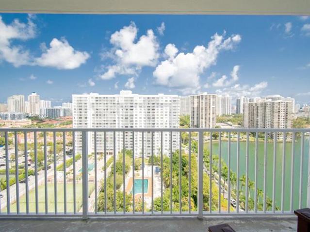 2801 183rd St NE #1914W, Aventura, FL 33160