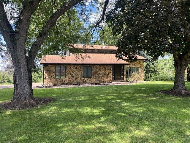 28024 th St, Le Claire, IA 52753