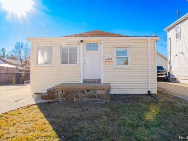 28029 Rosemont St, Roseville, MI 48066