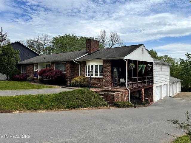2802 Mineral Springs Ave