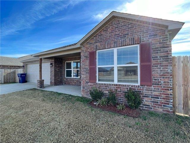 2802 N Lane St, Siloam Springs, AR 72761