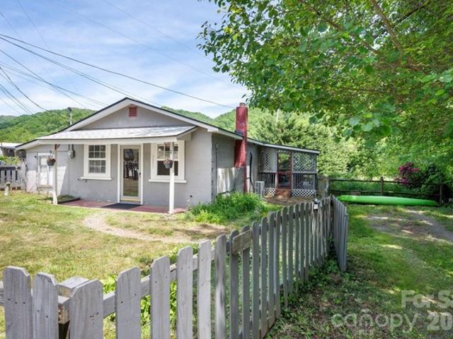 2802 Beaverdam Rd, Canton, NC 28716