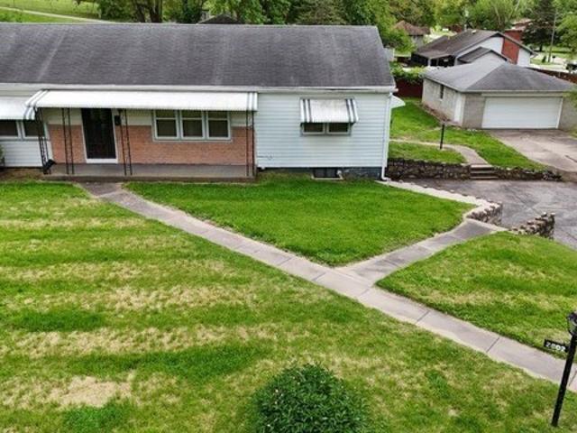 2802 Blackwell Rd, Saint Joseph, MO 64506