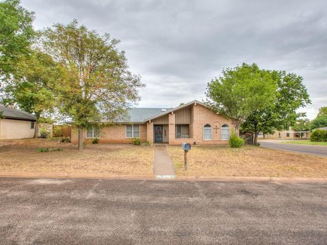 2802 Canyon Creek Dr, San Angelo, TX 76904