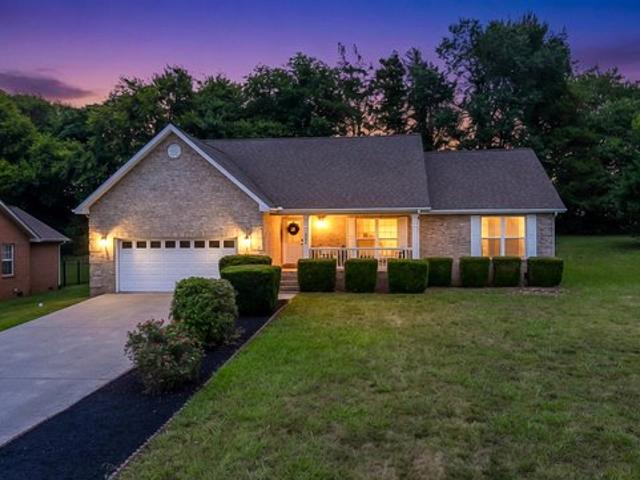 2802 Country Meadows Ln, Maryville, TN 37803