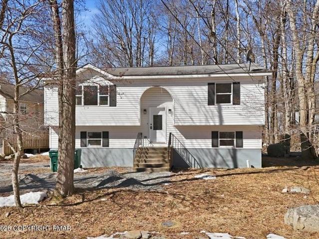 2802 Fairhaven Dr, Tobyhanna, PA 18466