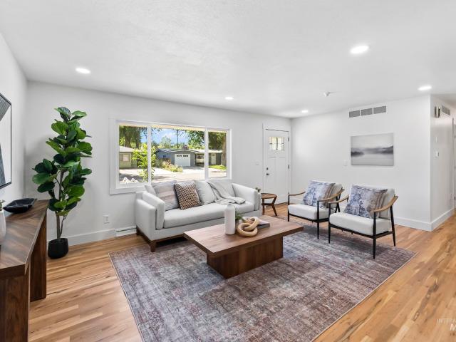 2802 S Inglewood Road