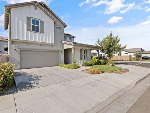 2802 Sand Hills Ave, Tulare, CA 93274