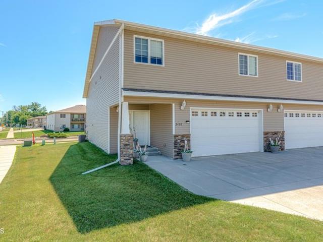 2802 Waters Edge Ln SE, Mandan, ND 58554