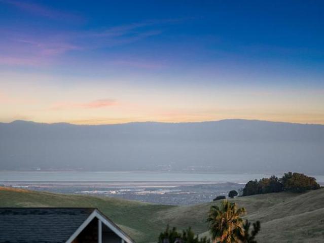 28034 El Portal Dr, Hayward, CA 94542