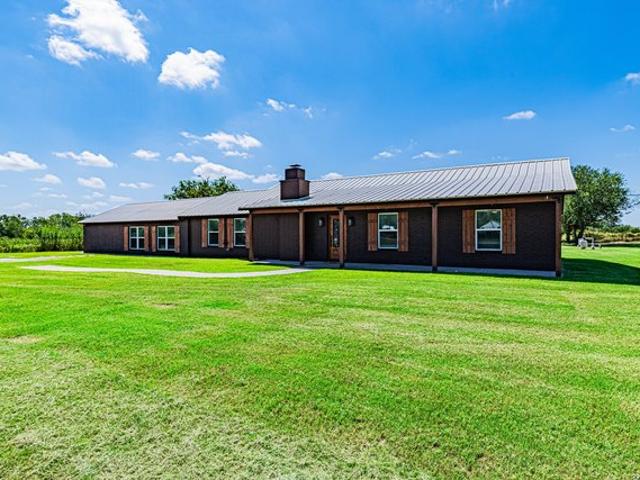 280 County Road 322, La Vernia, TX 78121