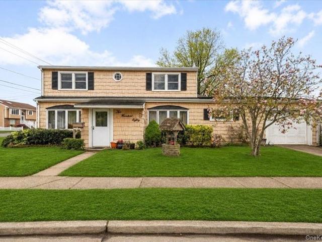 280 Division Ave, Massapequa, NY 11758