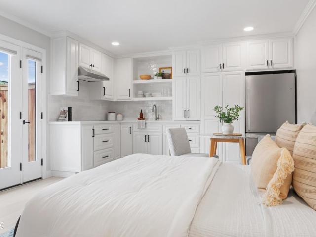 280 E Loop Drive B