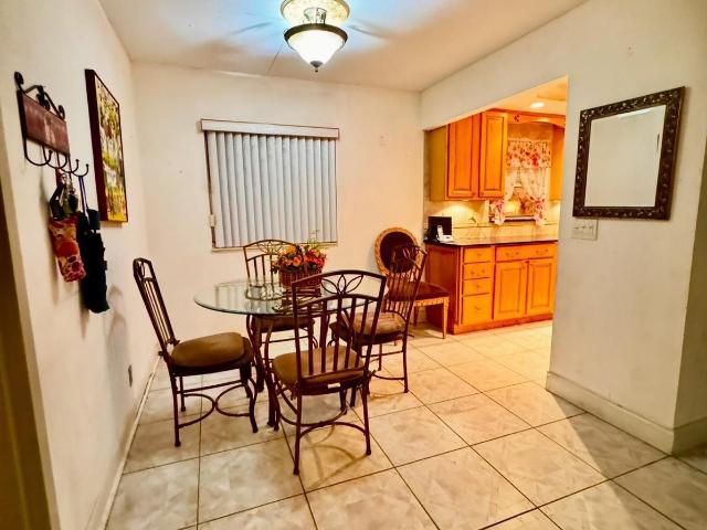 280 Flanders Dr, Unit F, Delray Beach, FL 33484 | MLS #R11136