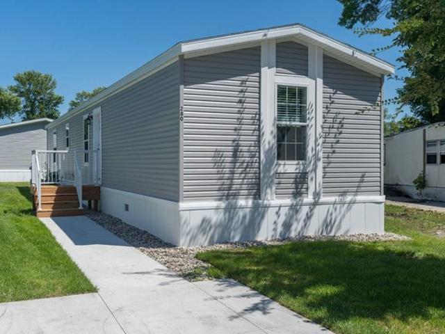 280 Kingsway Dr, North Mankato, MN 56003